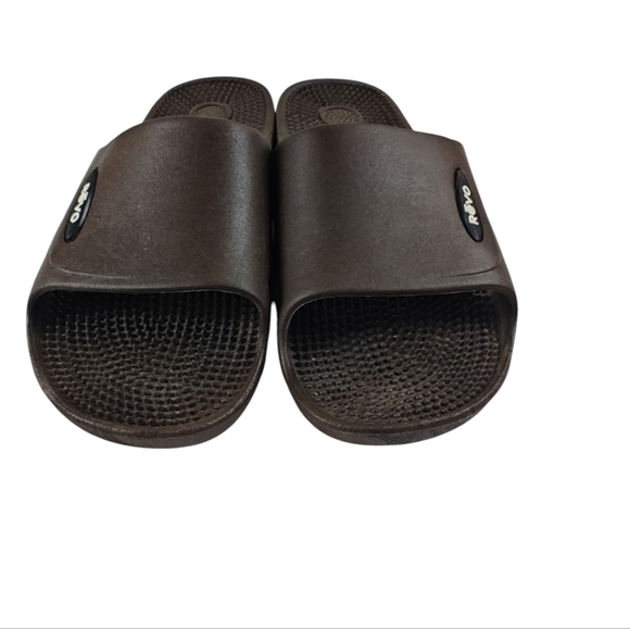 Revo | Shoes | Revo Men Size Xl Slides Slippers Brown Textured Footbed ...